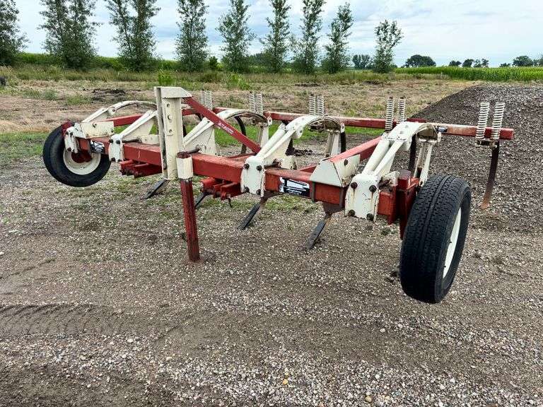 5-Shank 3pt Tebben Ripper, 30” Spacing - Fragodt Auction and Real ...