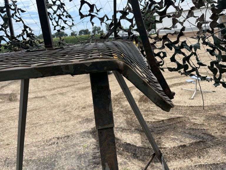 10’ Metal Hunting Stand, Floor Metal Needs Some Straightening - Fragodt ...