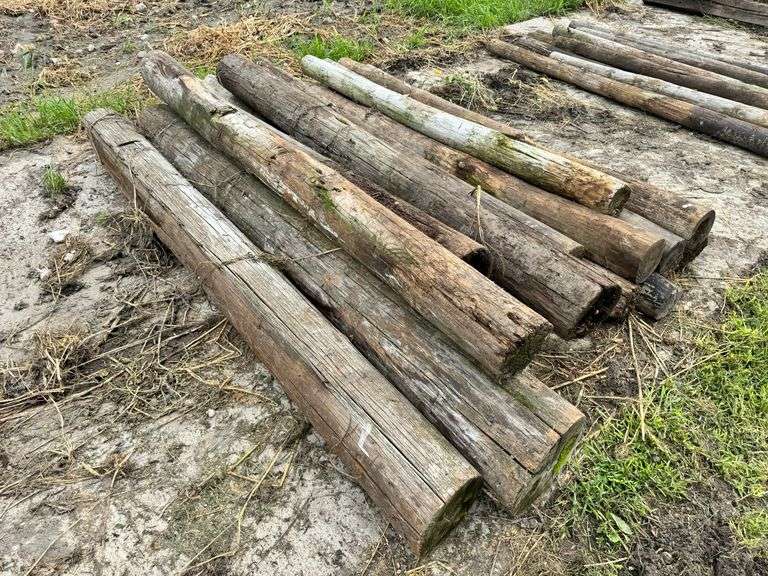 Pile of Misc Wood Posts, Buying All for One Money - Fragodt Auction and Real Estate LLC