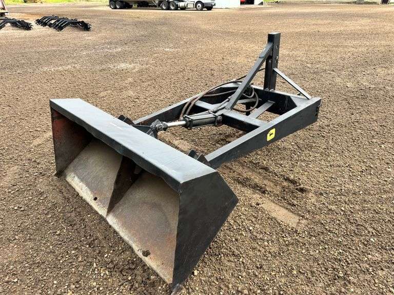 60” 3pt Bucket - Fragodt Auction and Real Estate LLC