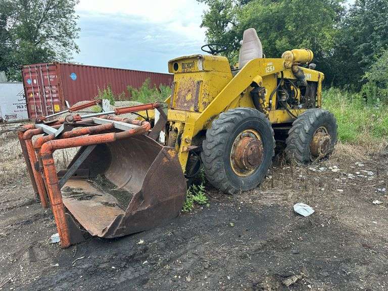 Michigan Model 125A Payloader, Unsure of Running Condition, Tire will ...