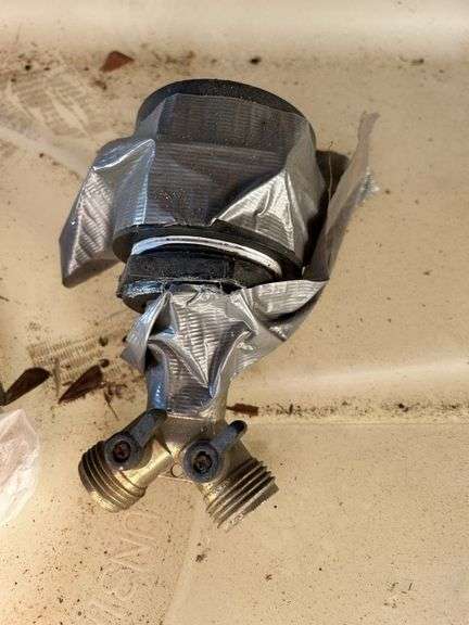 Poly cage tote, 265 gal, * last contained water - Fragodt Auction and ...