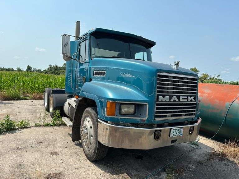1990 Mack CH613 Semi Tractor, 350 Mack Engine, 9 Speed Eaton ...