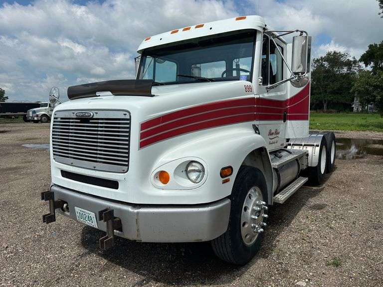 1999 Freightliner, Cummins ISM Engine, Lo Pro 22.5 Drive Tires, Lo Pro ...