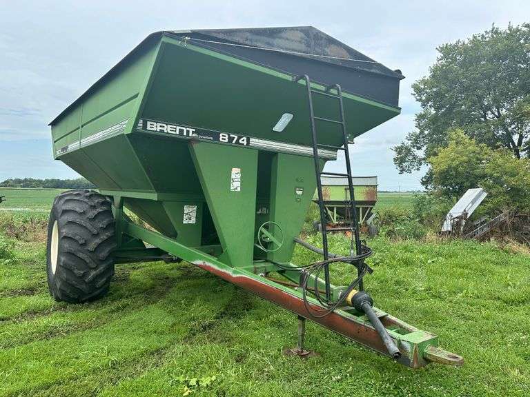 Brent 874 Grain Cart, Left Front Unload, 30.5x32 Rubber, 1 New Tire and ...