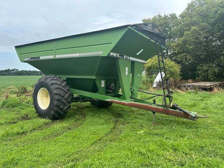 Brent 874 Grain Cart, Left Front Unload, 30.5x32 Rubber, 1 New Tire and ...