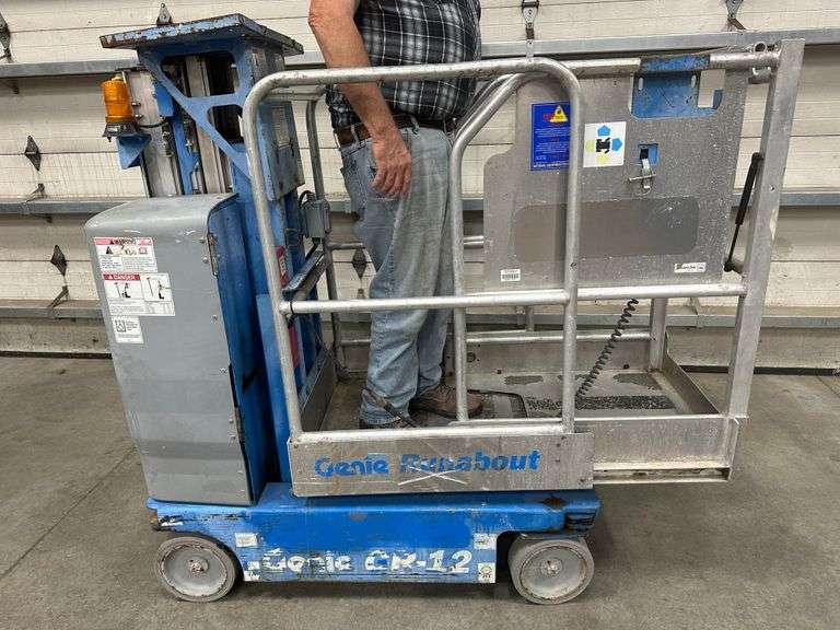 2015 Genie GR12 Runabout Lift, Deck Extension, Shows 176 Hours ...