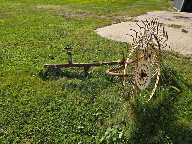 2 Wheel 3pt Mounted Wind Row Tipper - Fragodt Auction and Real Estate LLC