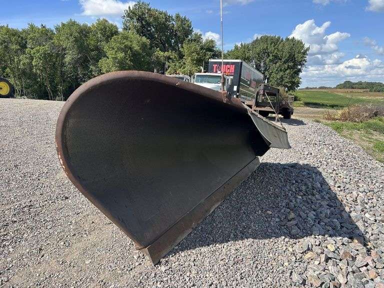 Falls 1 Way Snow Plow, Right Hand, 12’ - Fragodt Auction and Real ...