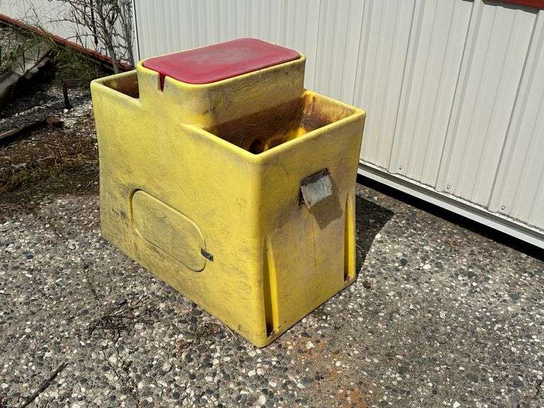 Ritchie Model 300 Cattle Waterer - Fragodt Auction and Real Estate LLC