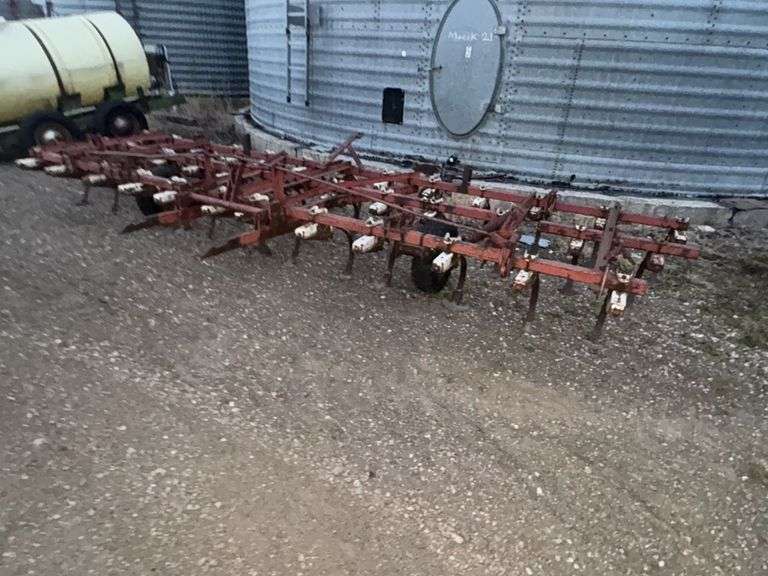 IH 45 VibraShank 19’ Field Cultivator, Mounted, with IH Fast Hitch, (2 ...