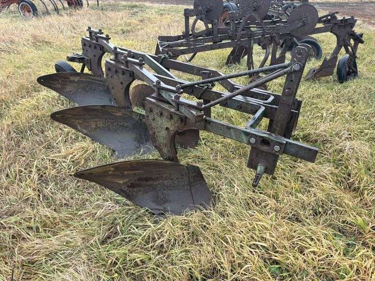 John Deere 310 3-16” Mounted Plow, Trip Bottom, (2) Coulters - Fragodt ...
