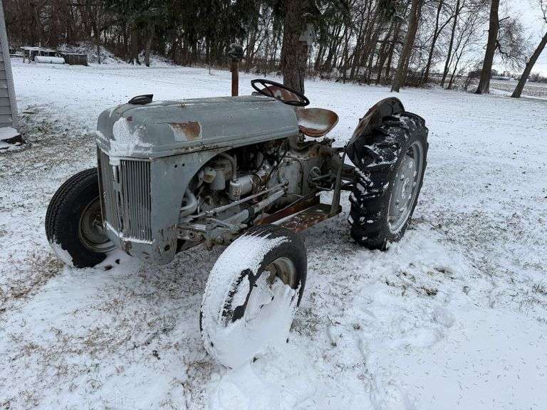 1946 Ford 2N Tractor, Wide Front, 3pt, 540 PTO, 11.2 x 28 Rears ...