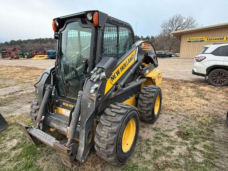New Holland L225 Skid Loader, 1,309 Hours, Comes with a New Bucket ...