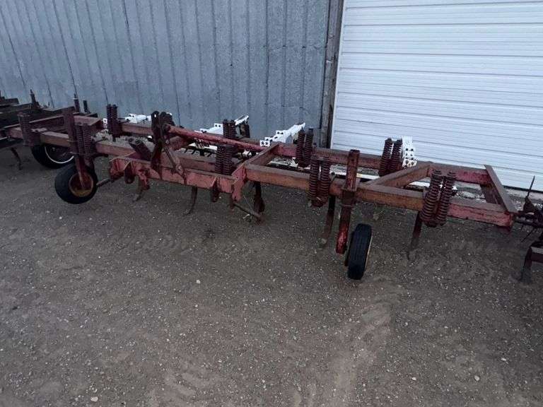Massey Ferguson Chisel Plow, Mounted, 15’ Bar, (11) Shank, 2 ...