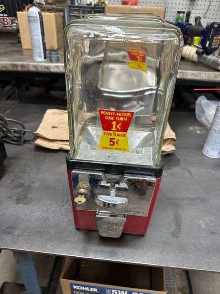Penny and Nickle Gum Ball Machine with Key - Fragodt Auction and Real ...