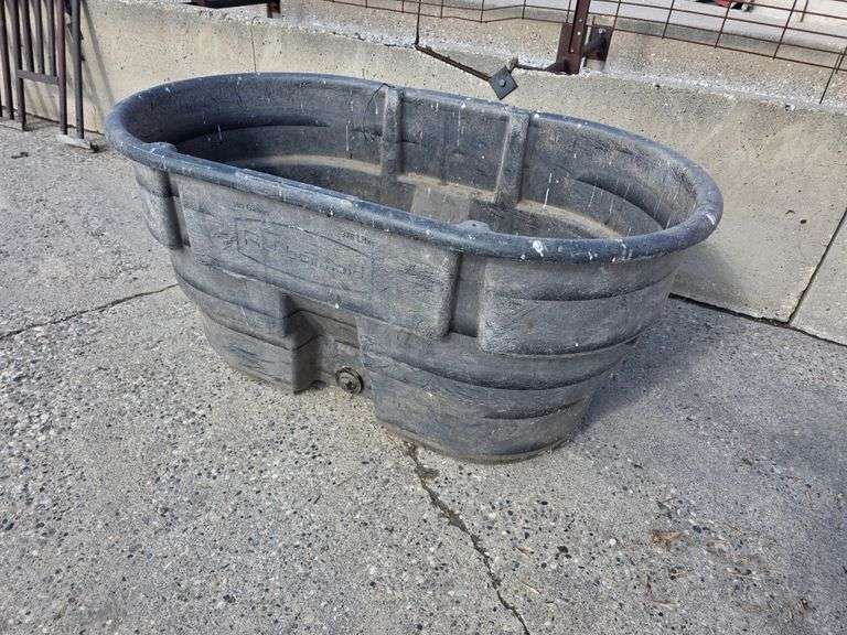 100 Gallon Poly Water Tank, Bottom Clean Out - Fragodt Auction and Real ...