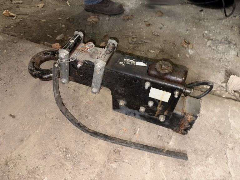 Hydro Surge Brake Trailer Hitch - Fragodt Auction and Real Estate LLC