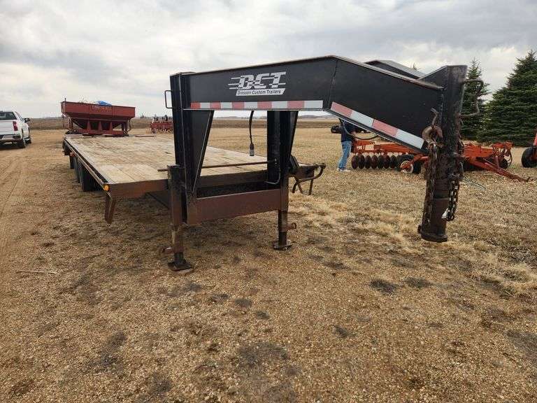 2009 DCT 5th Wheel Trailer, 25' with 5' Beaver Tail, (30' Total) Flip ...