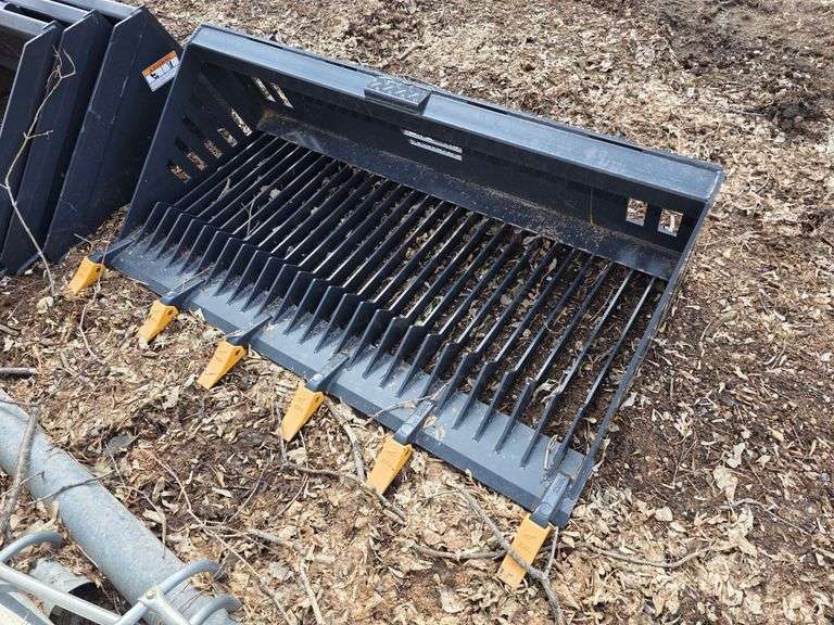 Landhonor 6 Point Rock Bucket, 590lbs, Model: RB-14-66W - Fragodt Auction and Real Estate LLC