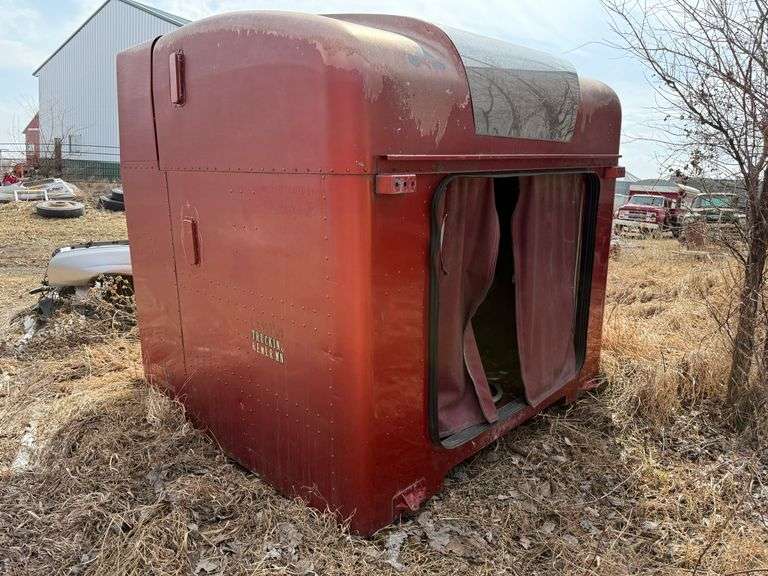 Uni-Built Sleeper Off a 379 Peterbilt Semi - Fragodt Auction and Real ...