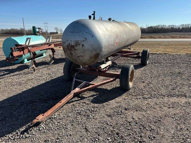 1000 Gallon LP Tank on 4 Wheel Running Gear - Fragodt Auction and Real ...