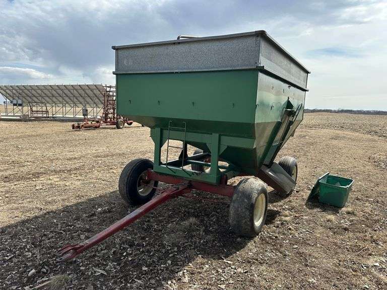 Fincon Gravity Box, Holds Approx 225 Bushels on 6 Bolt Running Gear, 14 ...