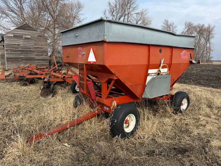 Flow-EZ Model 300 Gravity Box on EZ-Trail 1074 Running Gear, Some ...