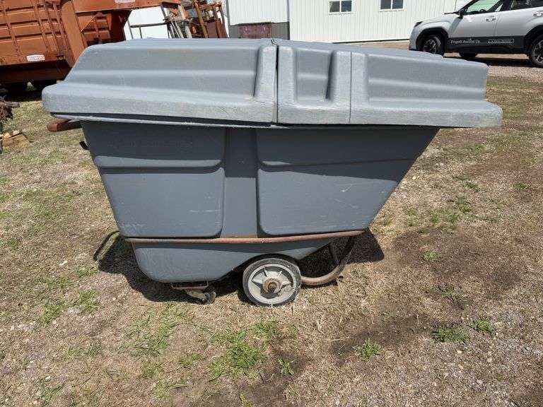Rubbermaid Commercial ½ Cubic Yard Tote with Cart - Fragodt Auction and ...