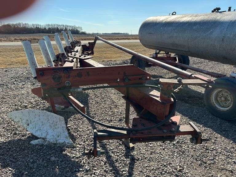 International Model 710 Plow, 4/16 Plow, Spring Reset, 2pt Hookup ...