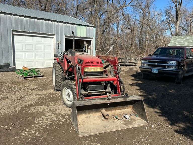 Jinma Model 284 MFWD Tractor with Loader, 3pt, 540 PTO, 3 Cylinder ...
