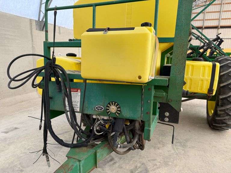 Top Air 1100 Gallon Pull Type Sprayer, Hydraulic Fold 80’ Booms, Rinse ...
