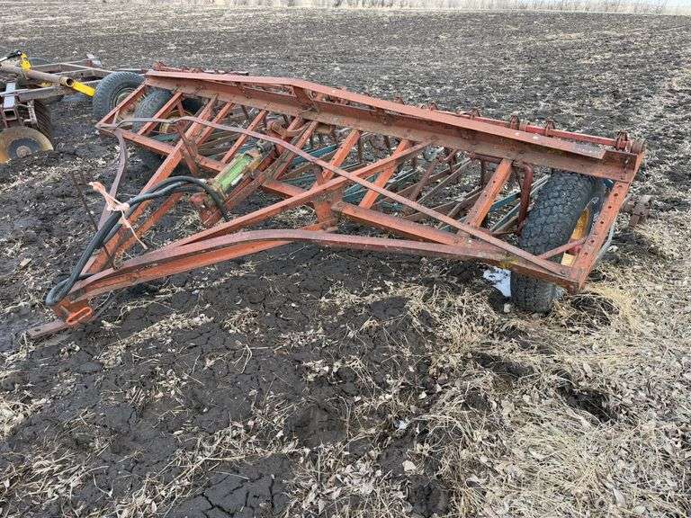 IH 12’ Digger, John Deere Cylinder - Fragodt Auction and Real Estate LLC