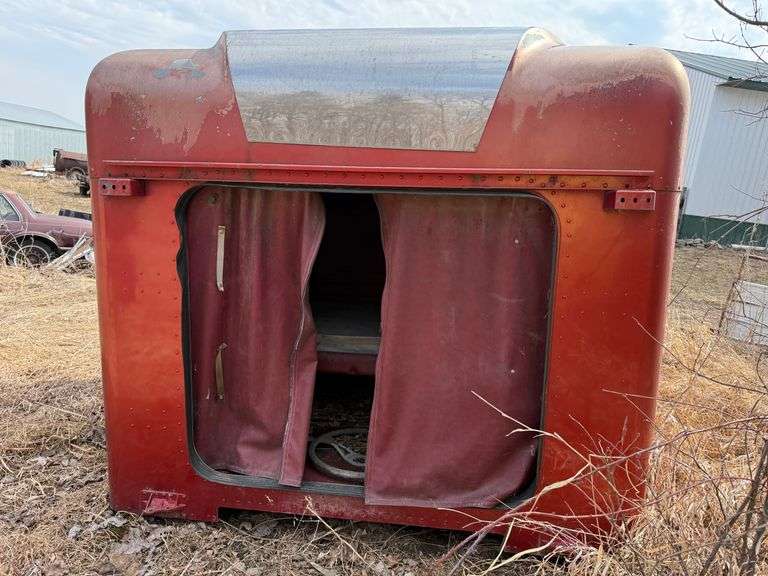 Uni-Built Sleeper Off a 379 Peterbilt Semi - Fragodt Auction and Real ...