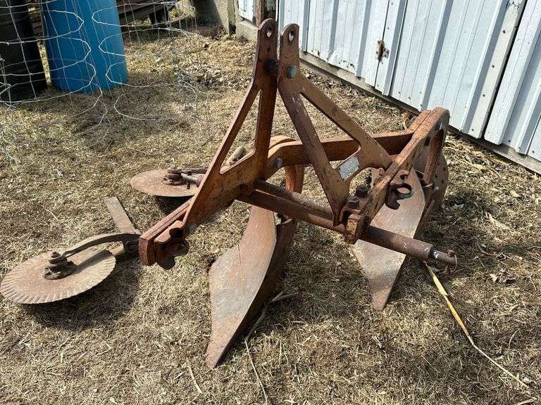 Model 10 Two Bottom 3pt Dearborn Plow with Coulters, 14” Bottoms SN ...