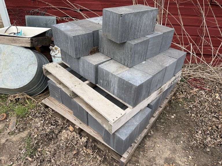 (35) 8x8x16 Landscaping blocks, PRICE PER BLOCK - Fragodt Auction and ...