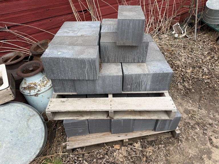 (35) 8x8x16 Landscaping blocks, PRICE PER BLOCK - Fragodt Auction and ...