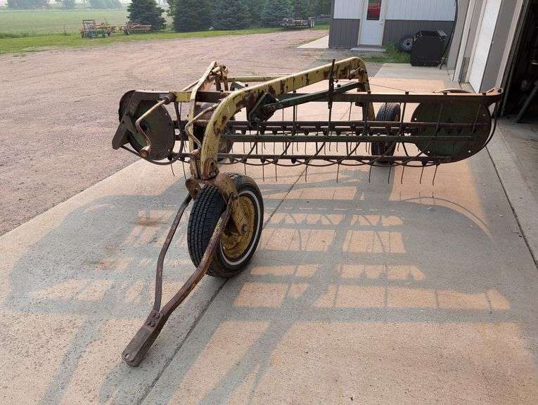 John Deere 640 Side Delivery Rake - Fragodt Auction and Real Estate LLC