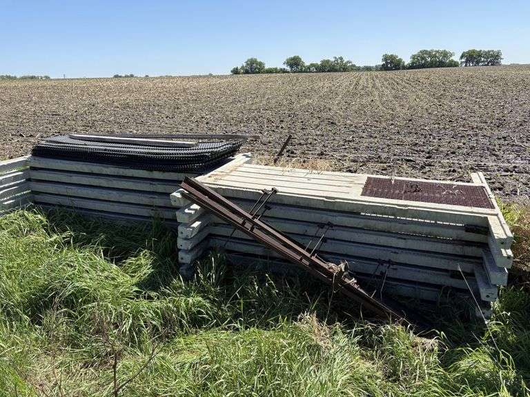 (14) Concrete Farrowing Barn Slats, 5’x8’, with (13)Tenderfoot Sections ...