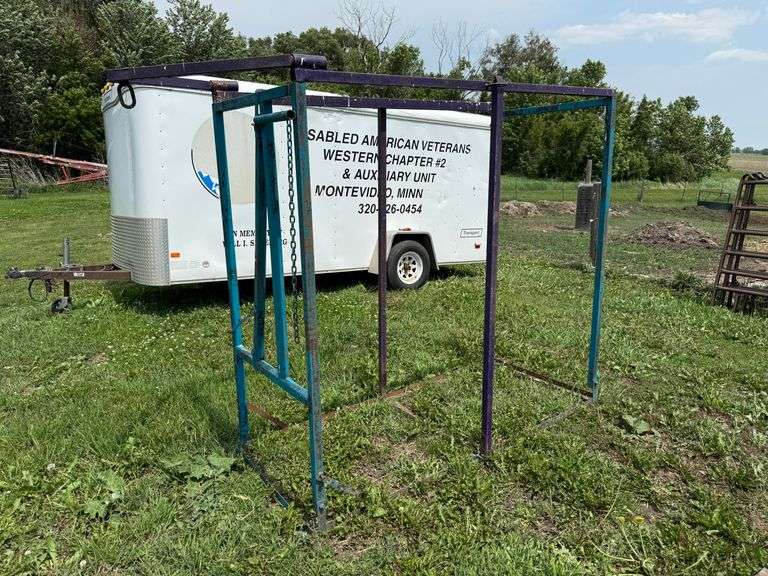 Cattle Fitting Chute - Fragodt Auction and Real Estate LLC