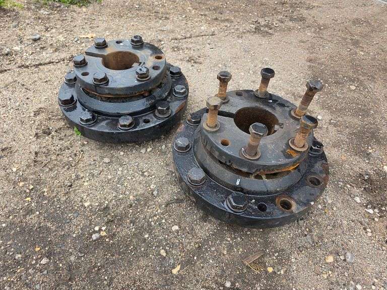 (2) Hubs off a Mid Frame Magnum Tractor, 4” Axle, 10 Bolt Hubs ...