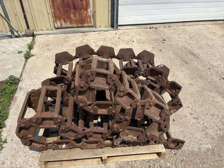 Grouser Steel Tracks, were used on Case 465 Skidloader - Fragodt ...