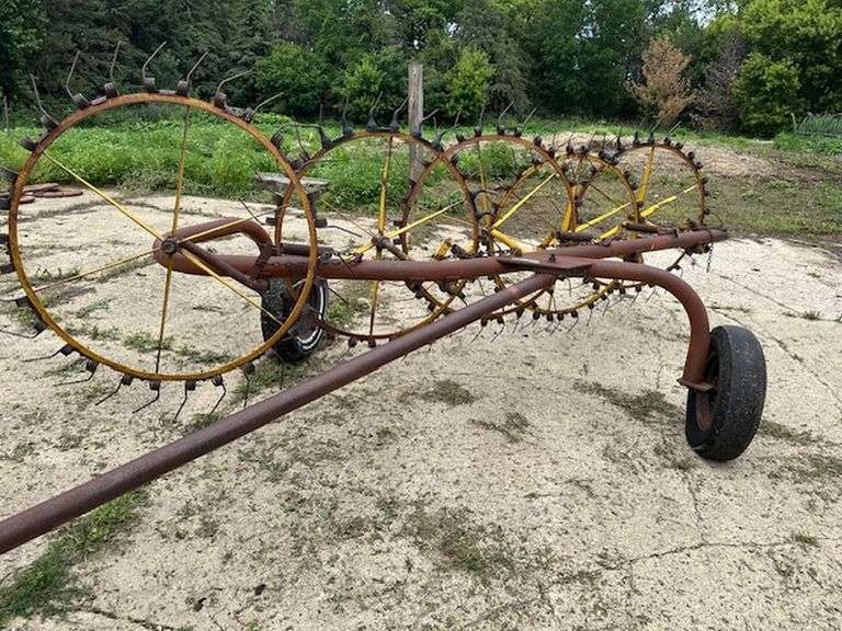 Pull Type 5 wheel Rake - Fragodt Auction and Real Estate LLC