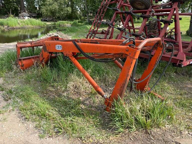 DuAl Loader with 7’ Bucket and Grapple - Fragodt Auction and Real ...