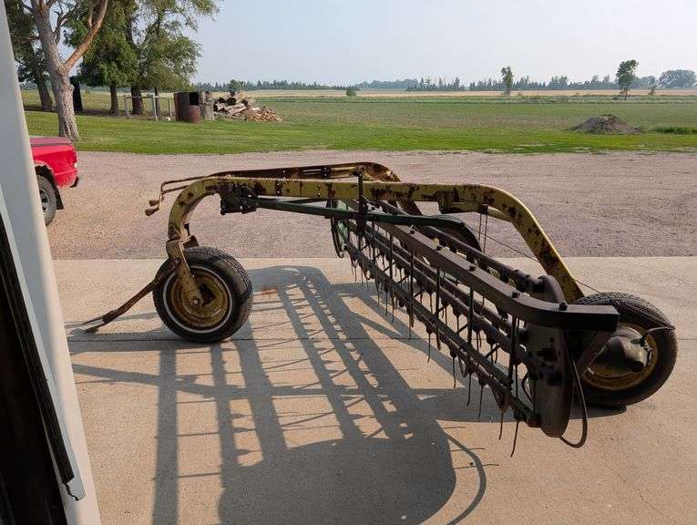 John Deere 640 Side Delivery Rake - Fragodt Auction and Real Estate LLC