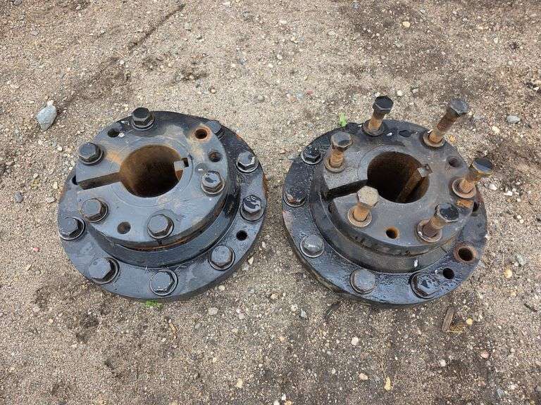 (2) Hubs off a Mid Frame Magnum Tractor, 4” Axle, 10 Bolt Hubs ...