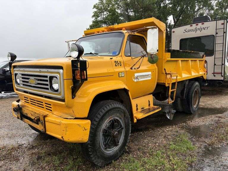 1980 Chevy C70 Dump Truck, 5+2 Trans, 427 Engine, Single Axle, Hyd ...