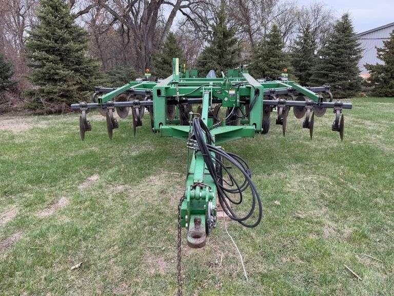 John Deere 2700 Ripper, 18’, 7 Shank, Rear Disk Leveler, 3 Bar Coil ...