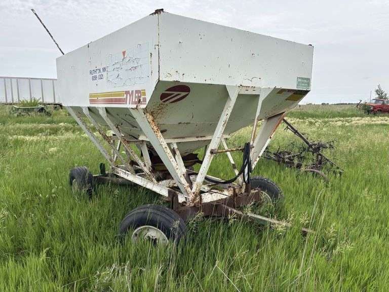 Tyler Tender Box on John Deere 4 Wheel Gear, 6”x13’ Auger, Hyd Drive, 2 ...