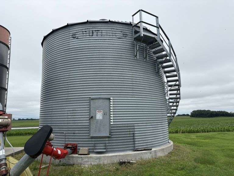Butler 24’ Grain Bin, with Full Aeration Floor, Staircase Ladder ...
